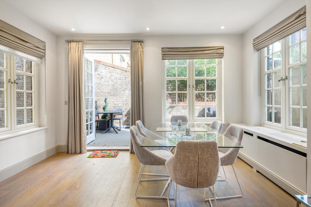 Palace Gate, Kensington, London, W8 2 bed flat - £7,999 pcm (£1,846 pw)