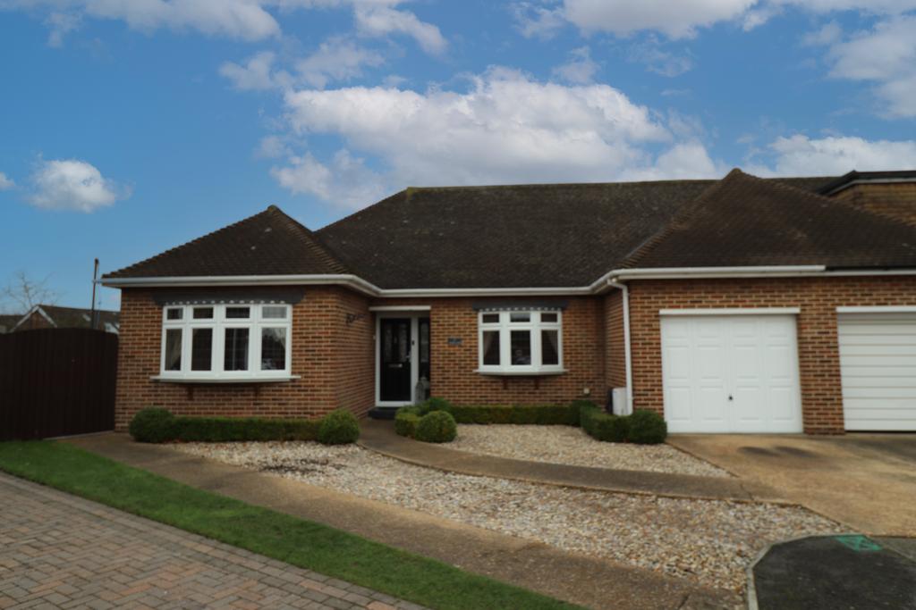 Almond Close, Grays RM16 2 bed semi-detached house - £550,000