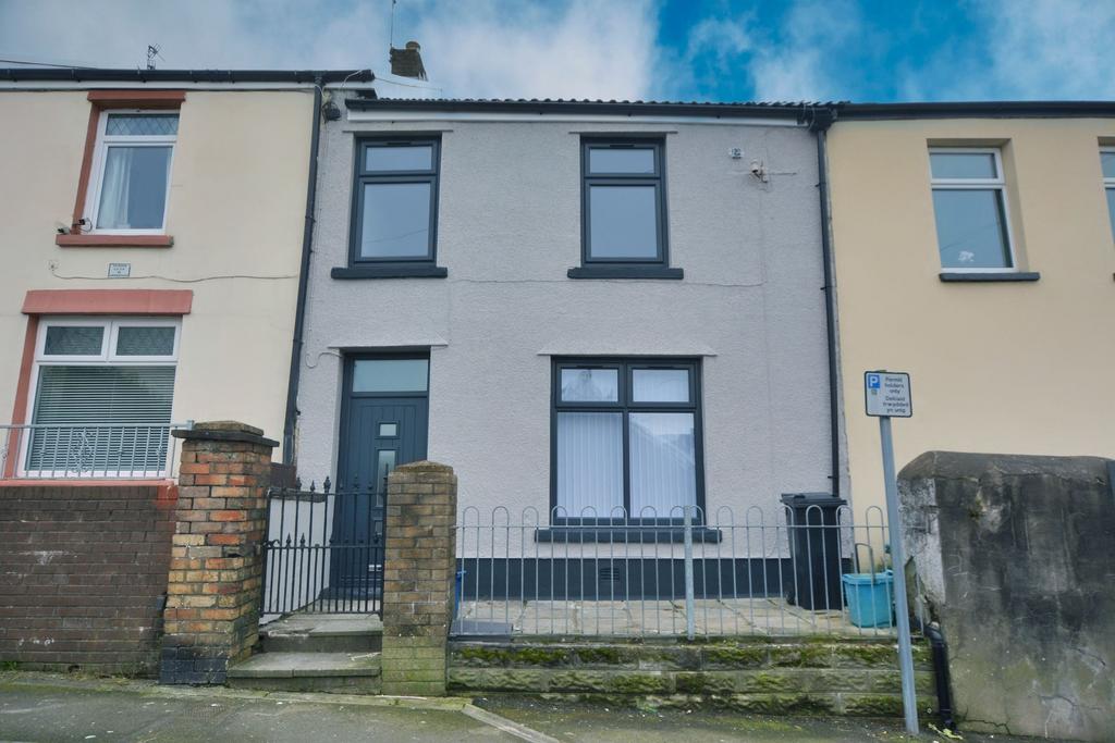 Merthyr Tydfil CF47 3 bed terraced house - £900 pcm (£208 pw)