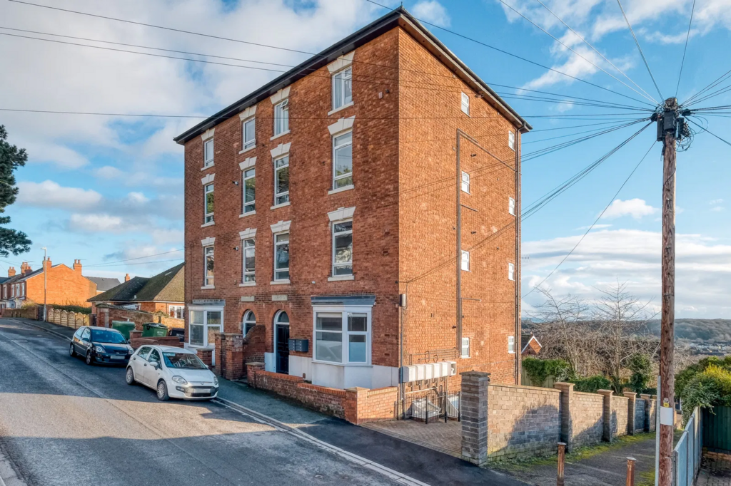 Tunnel Hill, Worcester, WR4 9SD 2 bed flat - £145,000