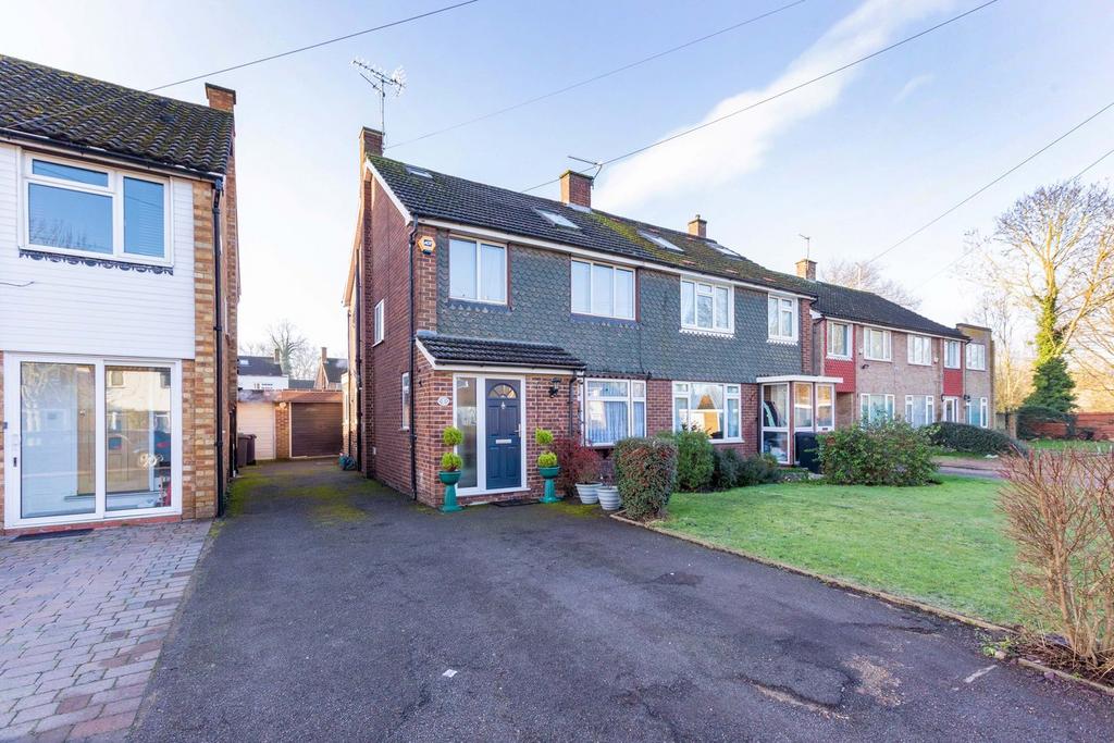 Laurel Close, Colnbrook SL3 4 bed semi-detached house for sale - £487,500