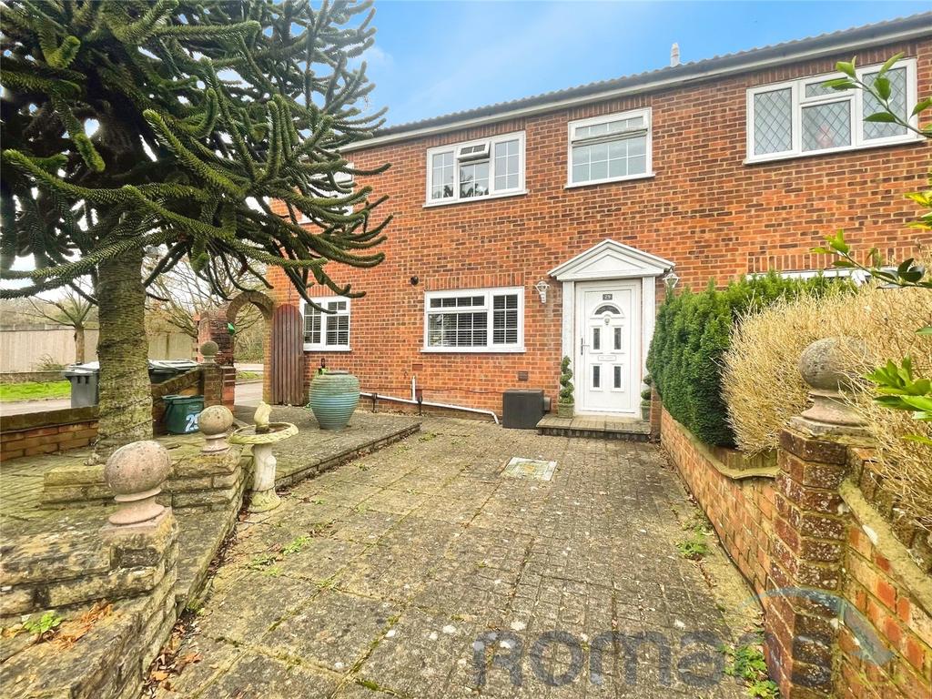 Newton Way, Tongham, Farnham 5 bed end of terrace house for sale - £450,000