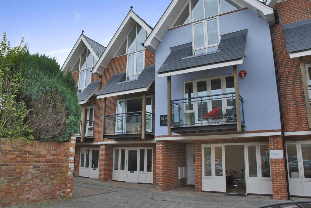 New Street Mews, Lymington, SO41 2 bed apartment - £545,000