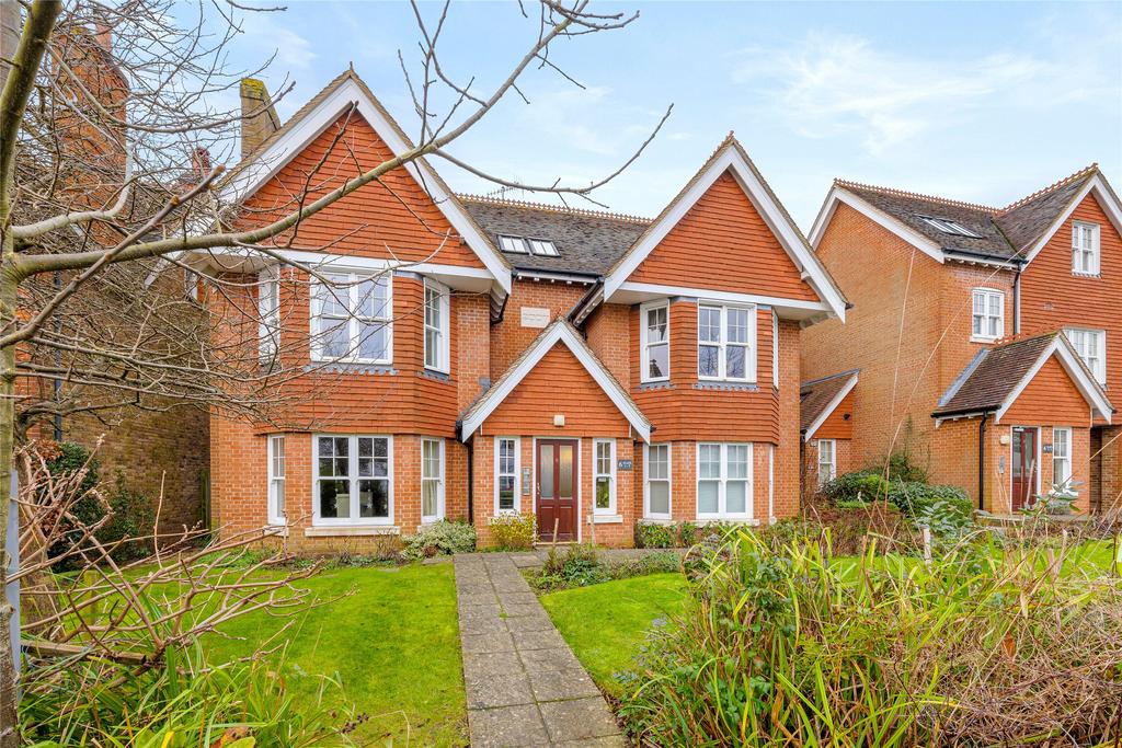 Hardwicke Road, Reigate, Surrey, RH2 2 bed flat for sale - £399,950
