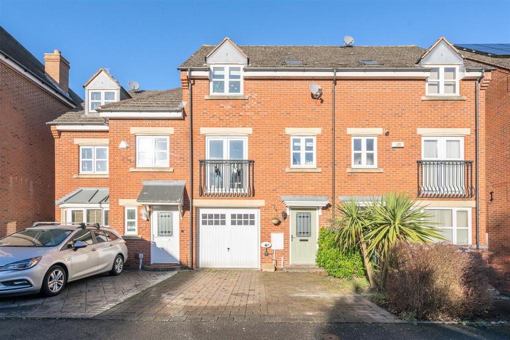 Middlewood Close, Solihull 3 bed terraced house - £375,000