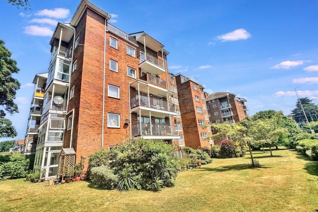 Bournemouth 2 bed flat for sale - £235,000