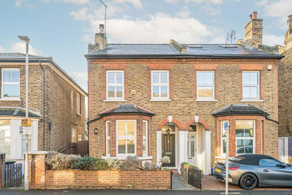 Arlington Road, Surbiton KT6 3 bed end of terrace house for sale - £950,000