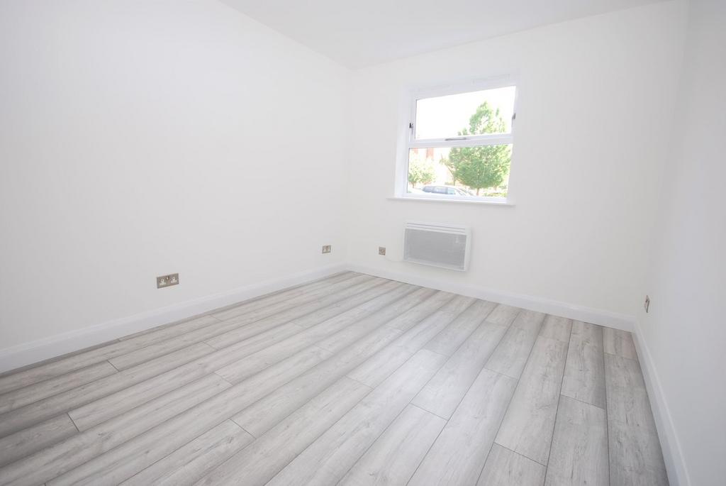 Massingberd Way, Tooting Bec SW17 2 bed apartment - £1,700 pcm (£392 pw)