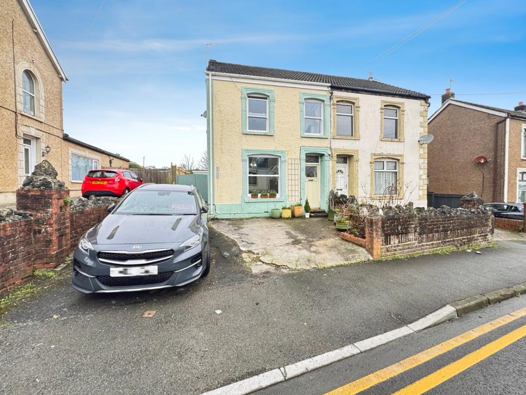 50 High Street, Grovesend, Swansea... 3 bed semi-detached house - £219,995