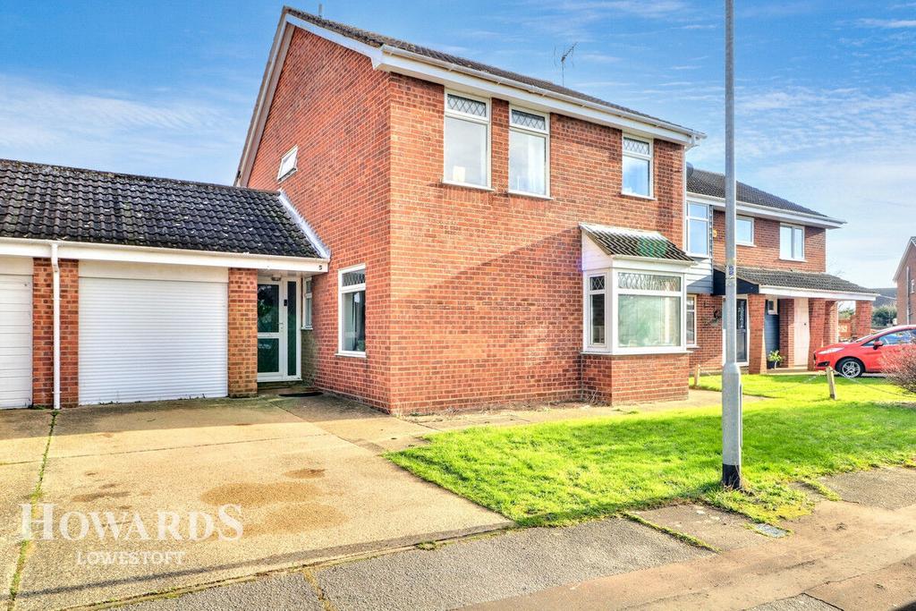 Yarrow Drive, Lowestoft 4 bed detached house - £290,000