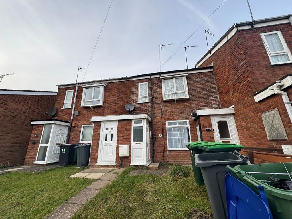 9 Warren Close, Tipton, DY4 9PQ 1 bed maisonette - £10,000