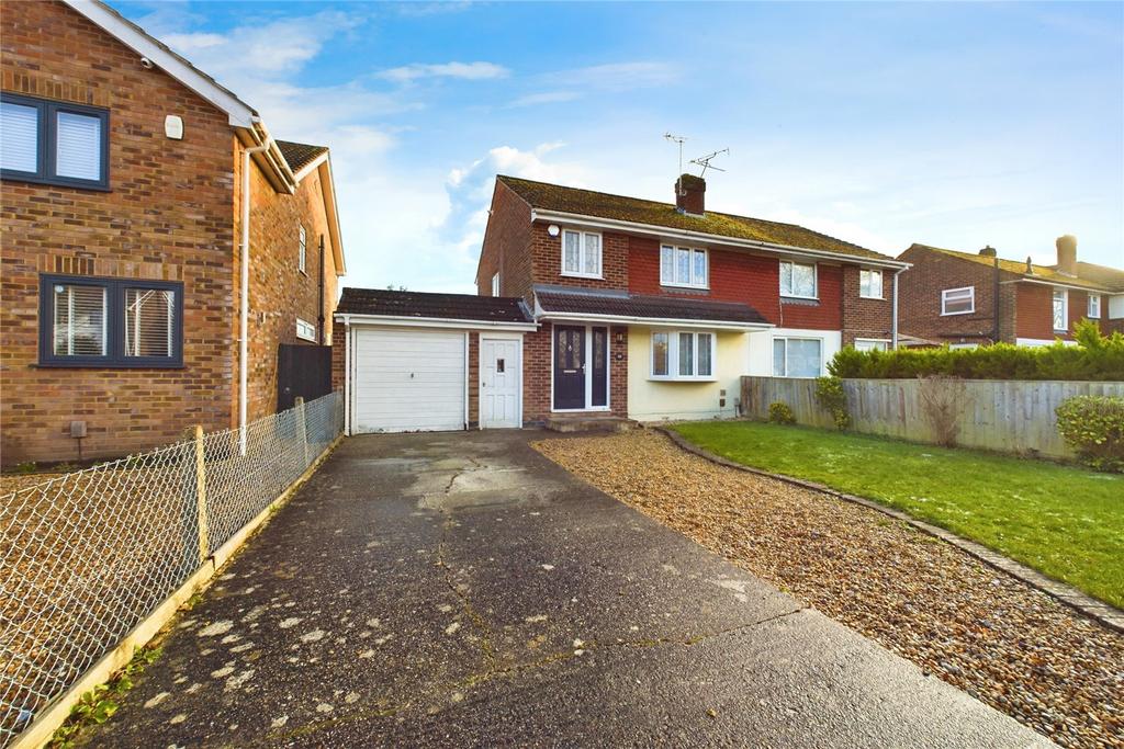 Cotswold Way, Tilehurst, Reading... 3 bed semi-detached house for sale ...