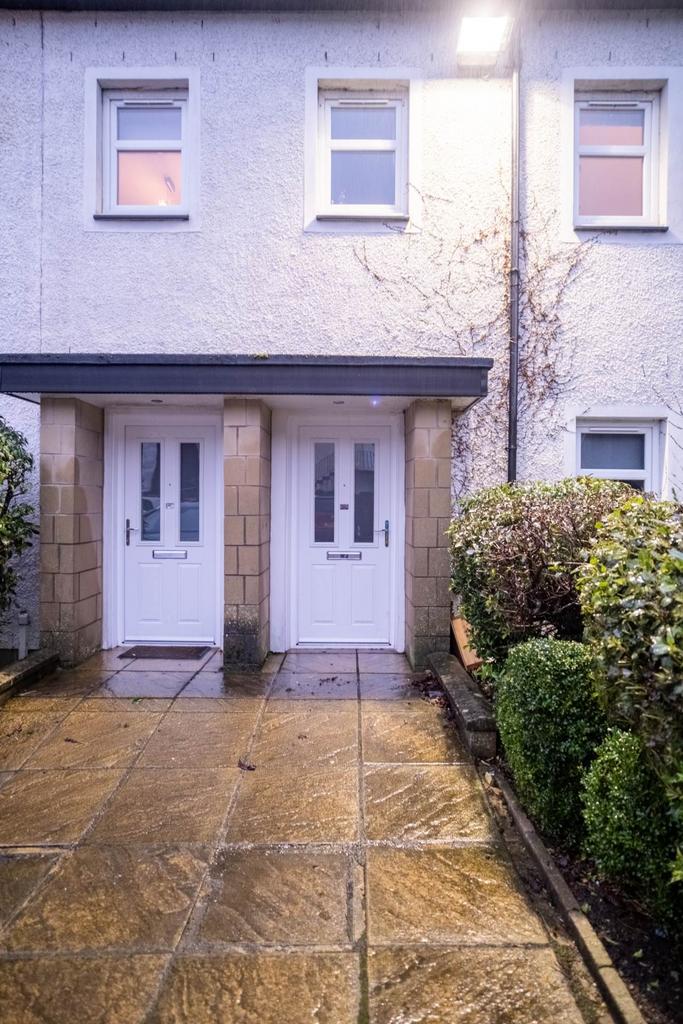 Brown Street, Stewarton 2 bed flat - £110,000