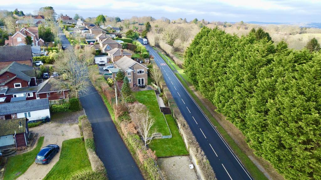 Burwash Common TN19 4 bed detached house for sale - £550,000