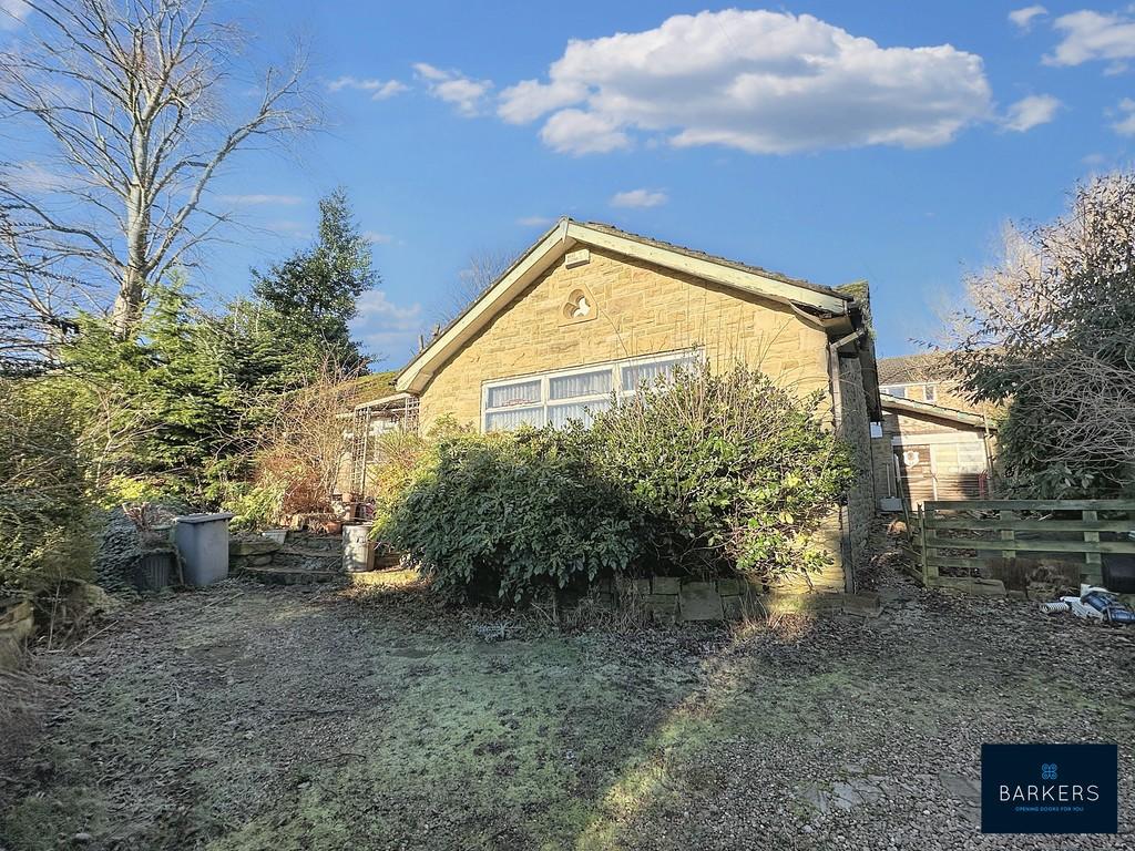 Healey Lane, Batley 3 bed detached bungalow - £180,000
