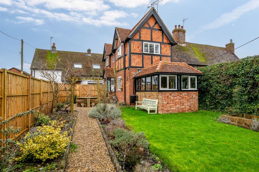 High Street, Leighton Buzzard LU7 2 bed semi-detached house - £475,000