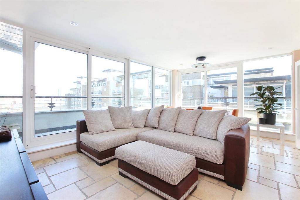 Bluewater House, Smugglers Way... 2 bed flat - £2,600 pcm (£600 pw)