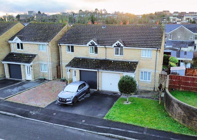 15 Gerddi Quarella, Bridgend, CF31 1LG 3 bed semi-detached house - £220,000