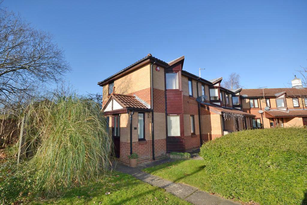 Shenley Lodge, Milton Keynes MK5 2 bed end of terrace house - £1,200 ...
