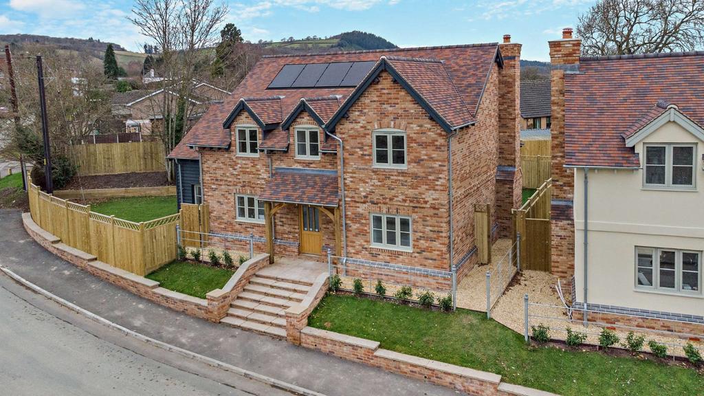 Ludlow Road, Wigmore, Herefordshire 4 bed detached house - £635,000