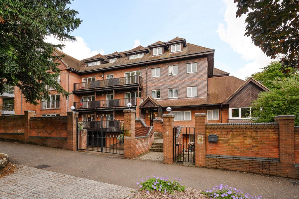 Wimbledon Hill Road, London SW19 2 bed apartment - £825,000