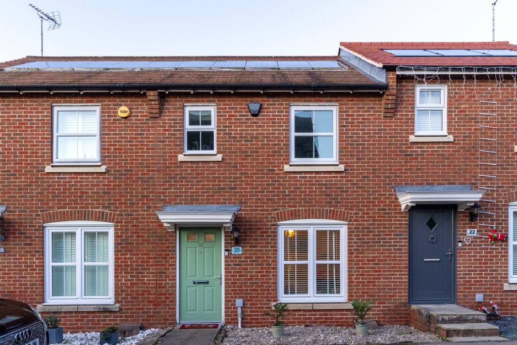 Felstead Crescent, Essex CM24 2 bed terraced house - £350,000
