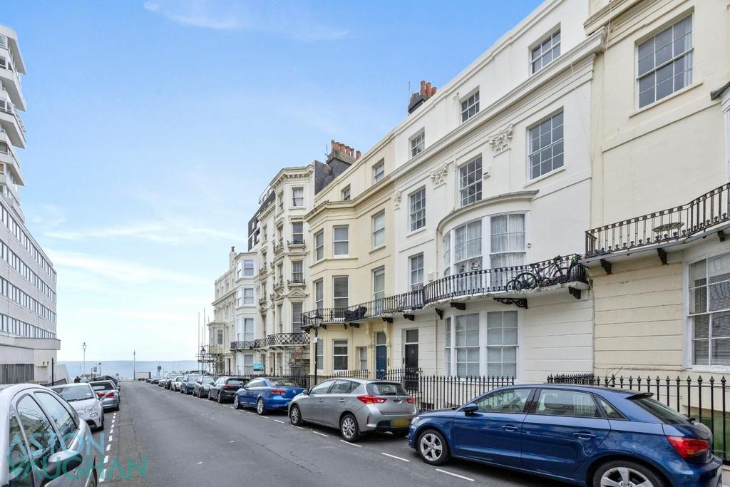 5 Cavendish Place, Brighton BN1 2 bed apartment - £400,000
