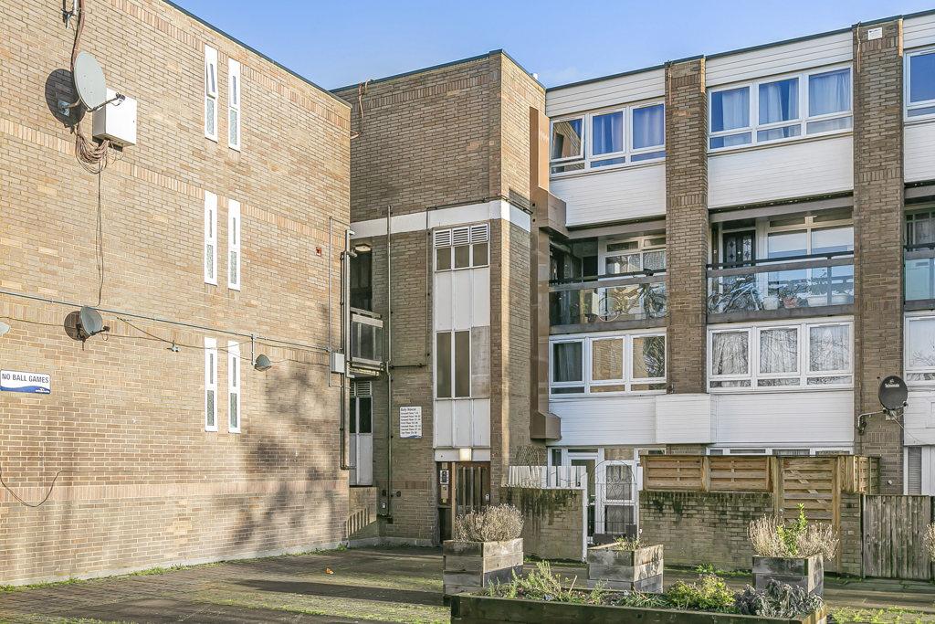 Palace Road, London, SW2 2 bed apartment for sale - £300,000