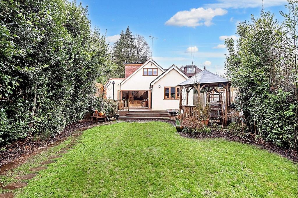 Irene Road, Cobham KT11 4 bed detached house - £1,250,000
