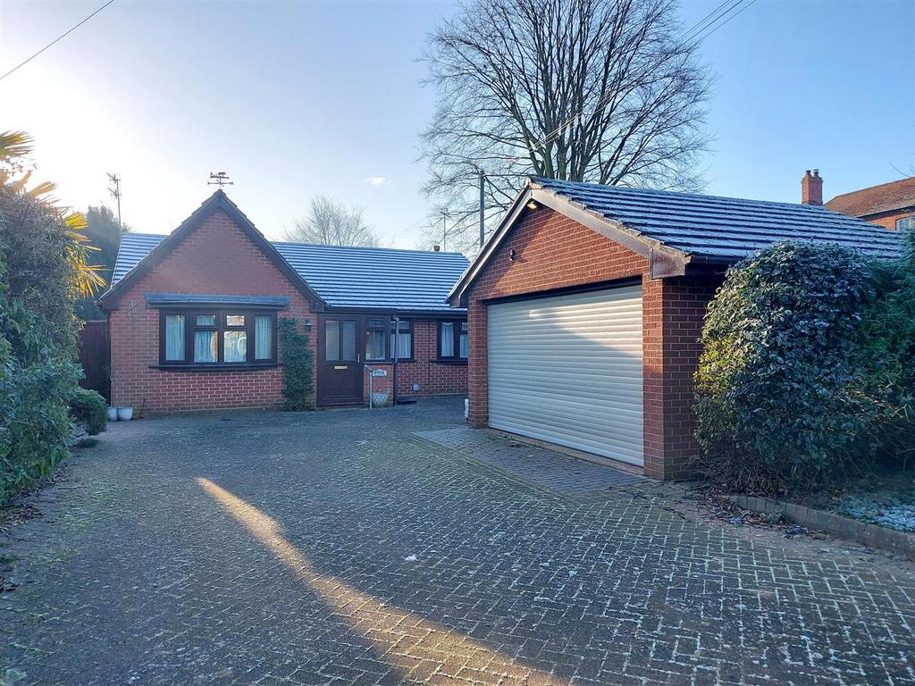 Astley Burf, Stourport-On-Severn 3 bed detached bungalow for sale - £ ...