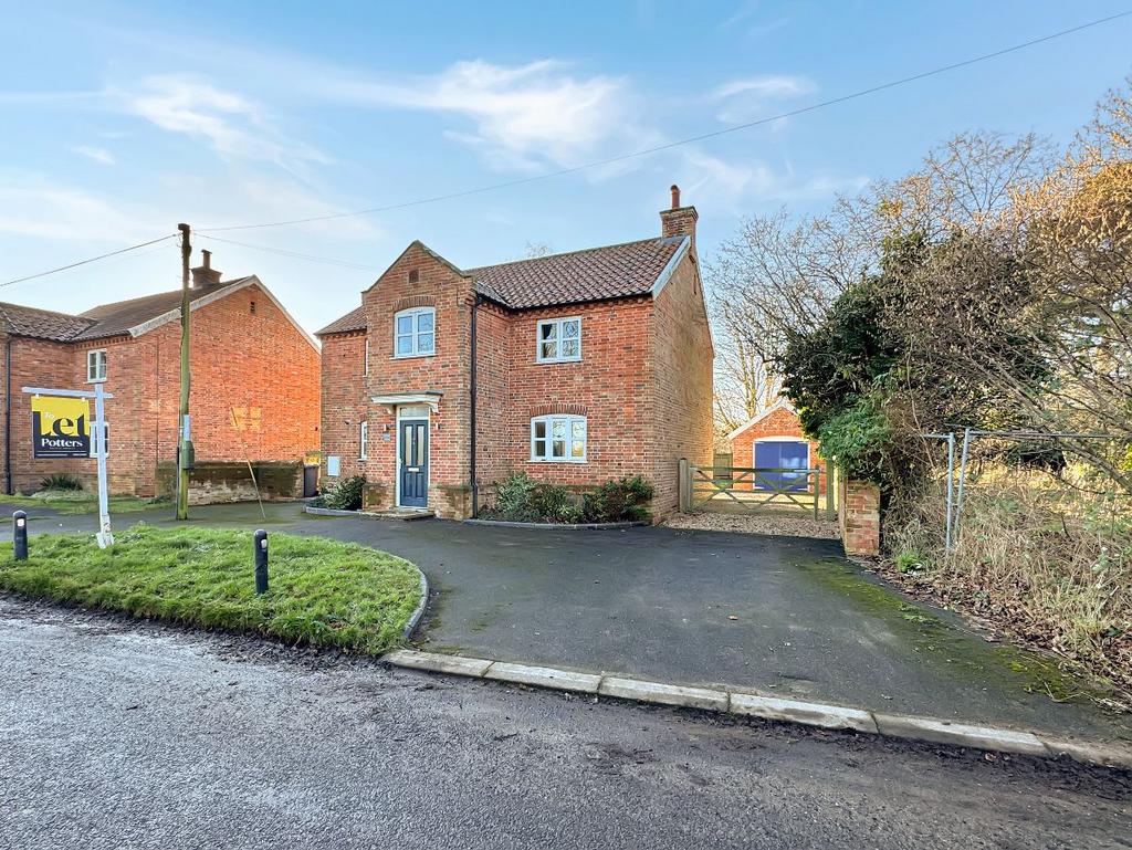 Bramley House, Bucklesham, Ipswich 4 bed detached house - £1,500 pcm (£ ...