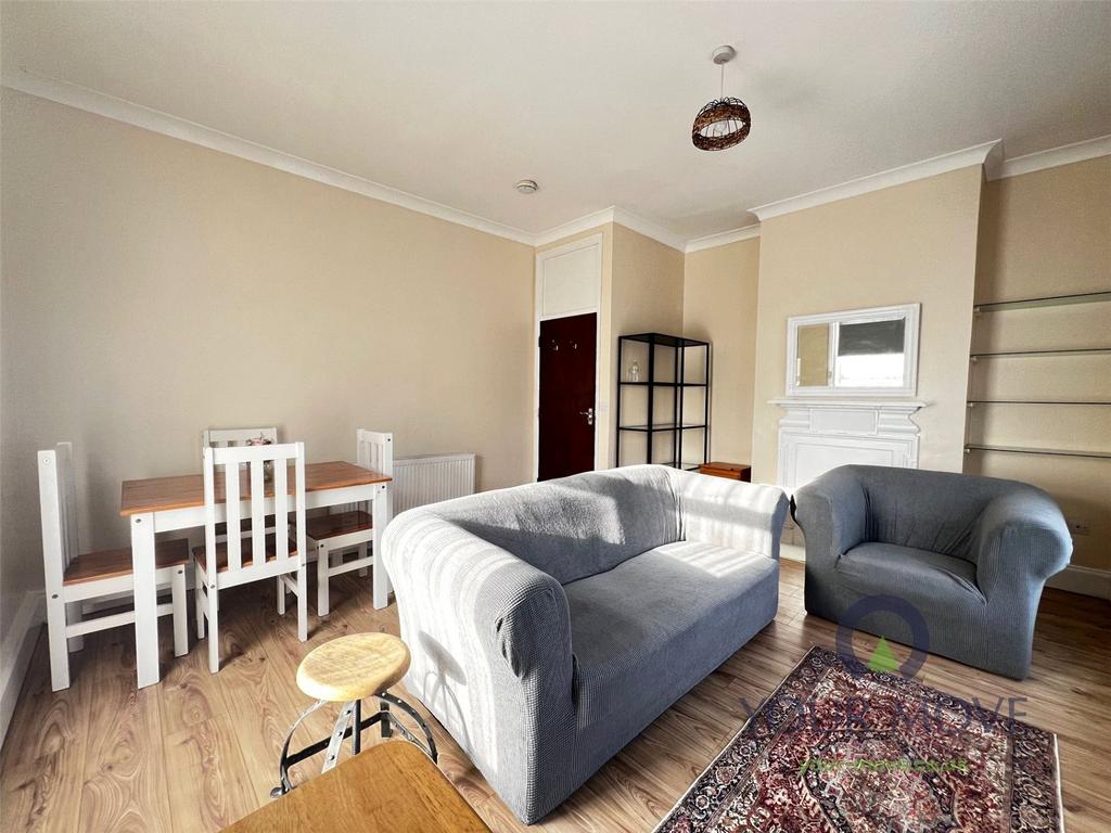 Westcombe Hill, London SE3 3 bed flat - £2,400 pcm (£554 pw)