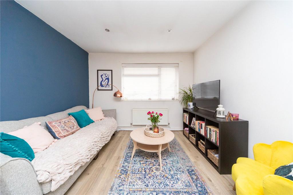 Clarendon Road, Penylan, Cardiff, CF23 2 bed apartment - £140,000