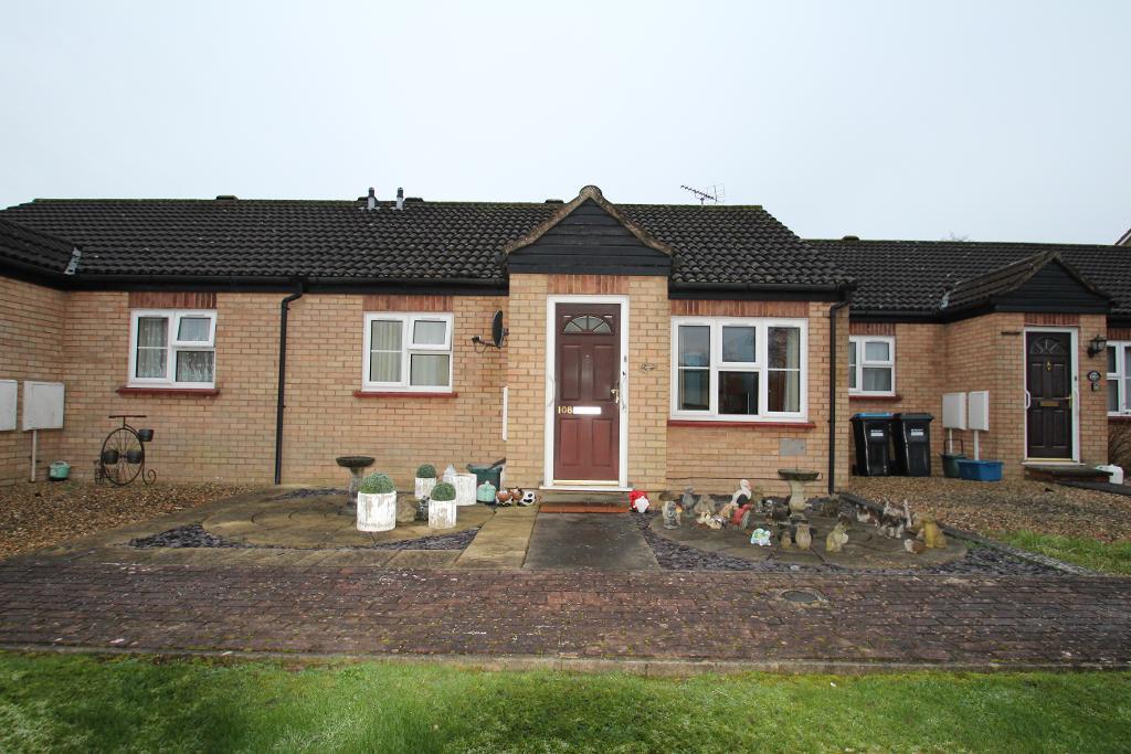 Conniburrow, Milton Keynes MK14 2 bed terraced house - £190,000
