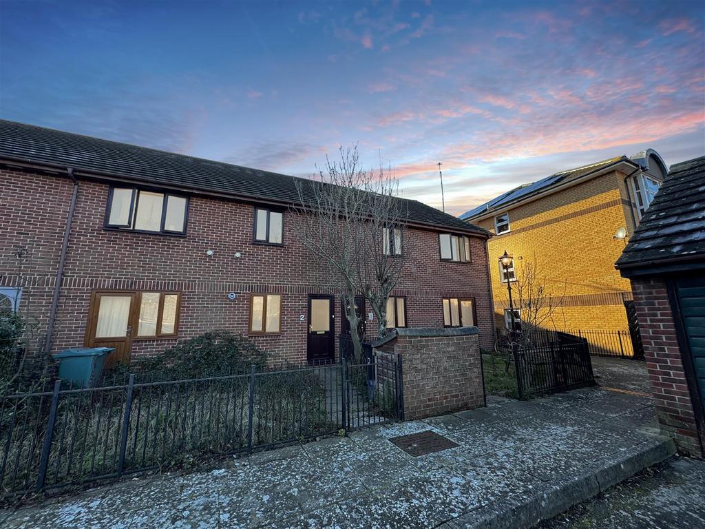 Prince Regent Court 2 bed apartment - £160,000