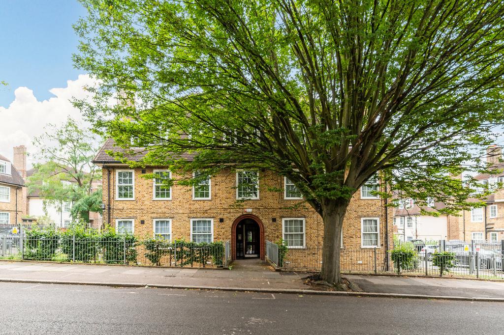 Sedgehill Road, London, SE6 2 bed apartment for sale - £300,000