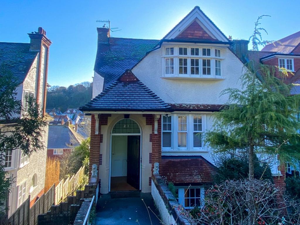 Baslow Road, Eastbourne, BN20 2 bed ground floor flat for sale - £375,000