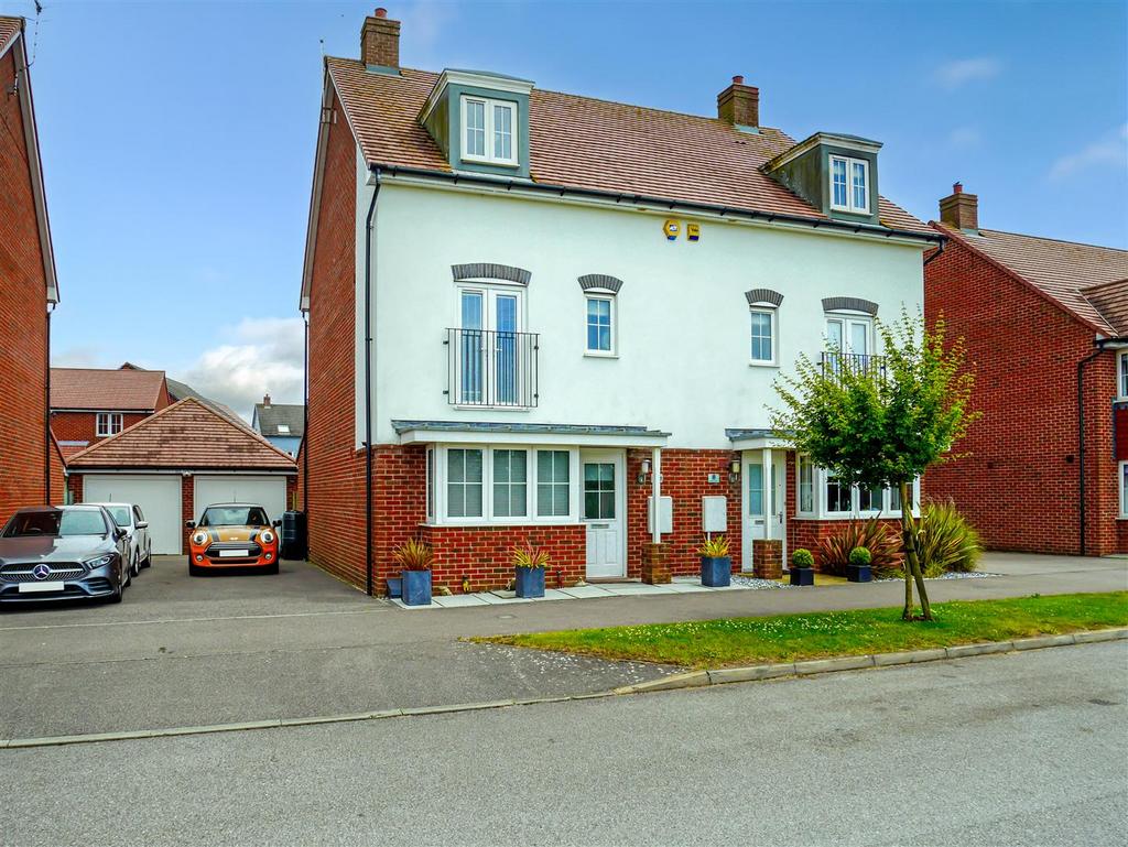 Benjamin Gray Drive, Littlehampton BN17 4 bed semi-detached house for ...