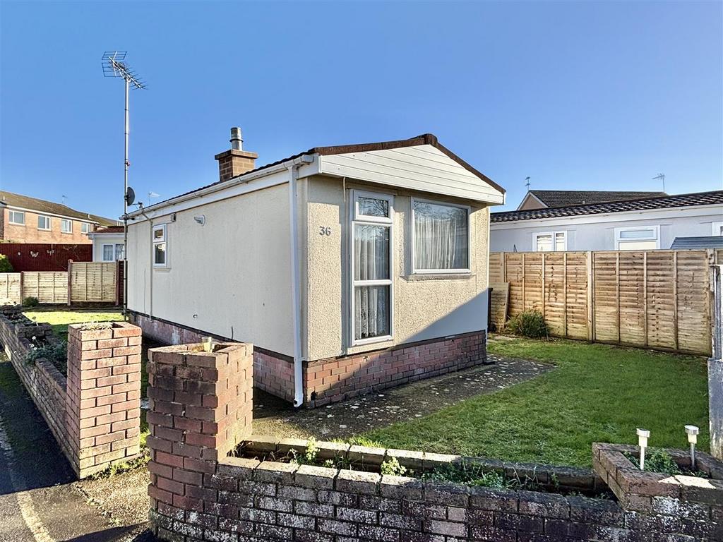 Upton Cross Park, Poole BH16 1 bed mobile home - £59,950