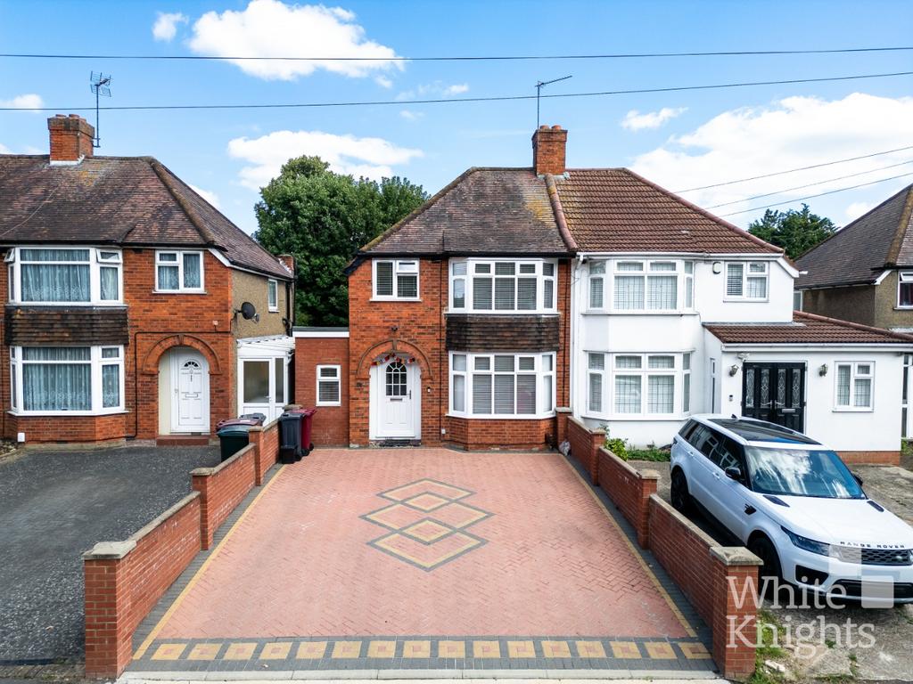 Basingstoke Road, Reading RG2 4 bed semi-detached house - £475,000