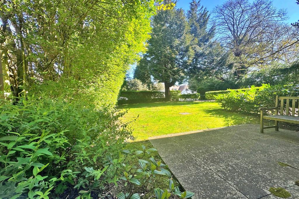 Bournemouth 2 bed flat - £220,000