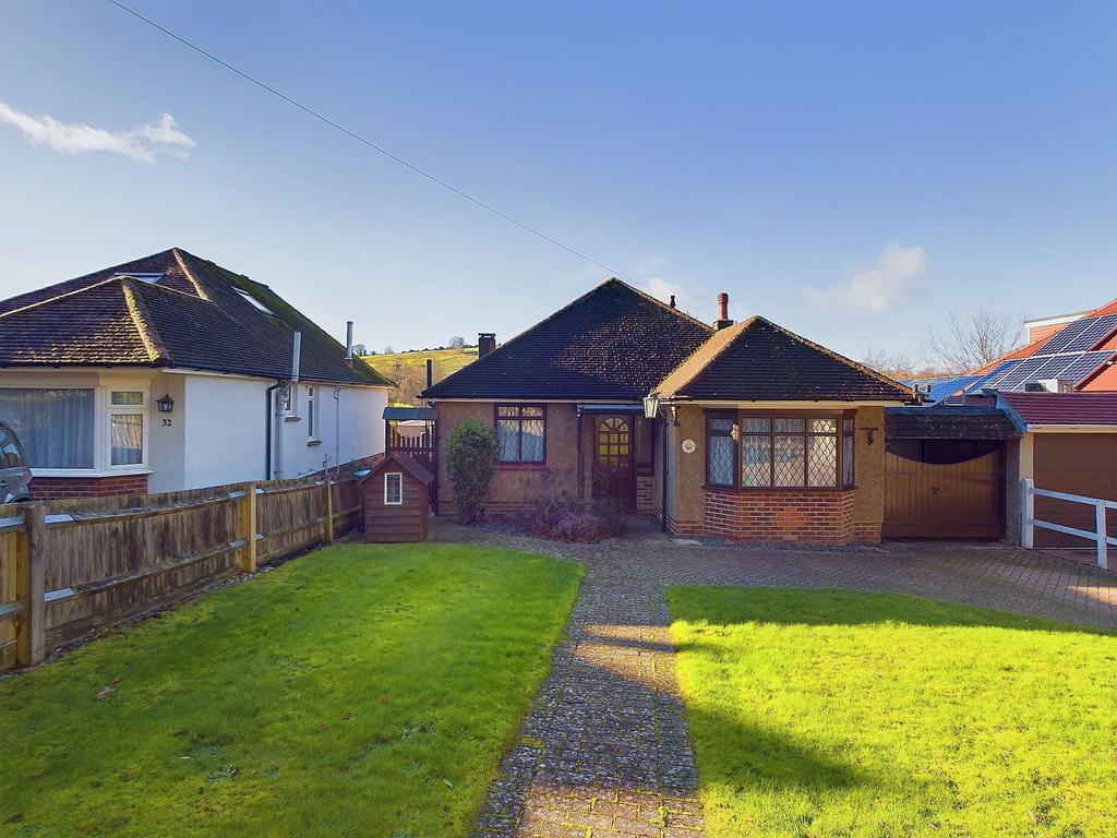 Cross Lane, Worthing BN14 2 bed detached bungalow - £450,000