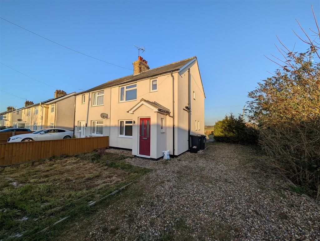 Lark Bank, Ely CB7 3 bed semi-detached house - £1,050 pcm (£242 pw)