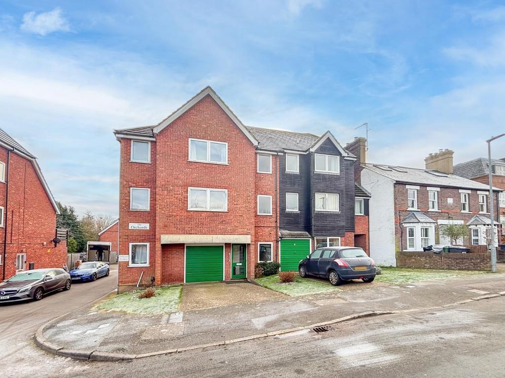 The Orchards, Longfield Road, Tring 1 bed flat - £200,000