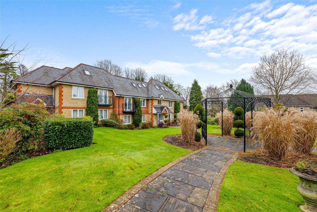 Windermere Way, Reigate, Surrey, RH2 2 bed flat for sale - £510,000