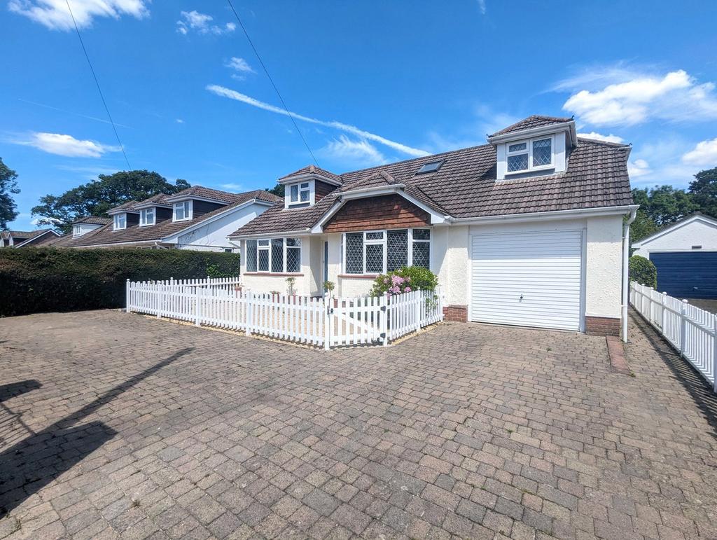 Everton Road, Hordle, Lymington... 5 bed detached house for sale - £750,000