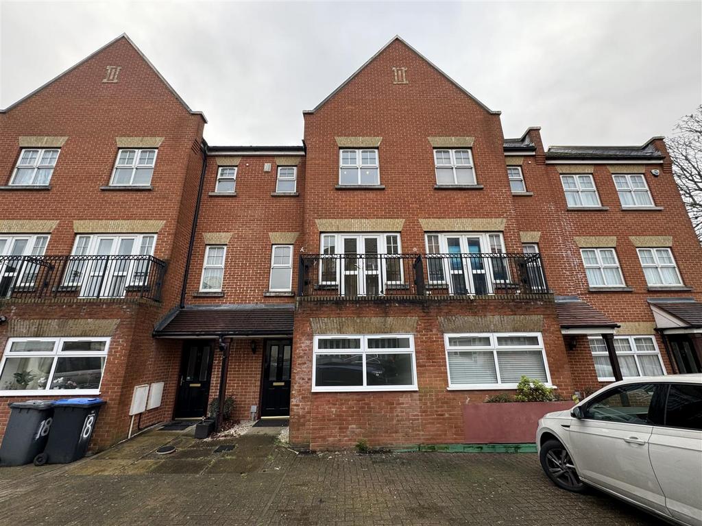 Rose Bates Drive, London 5 bed townhouse - £4,000 pcm (£923 pw)