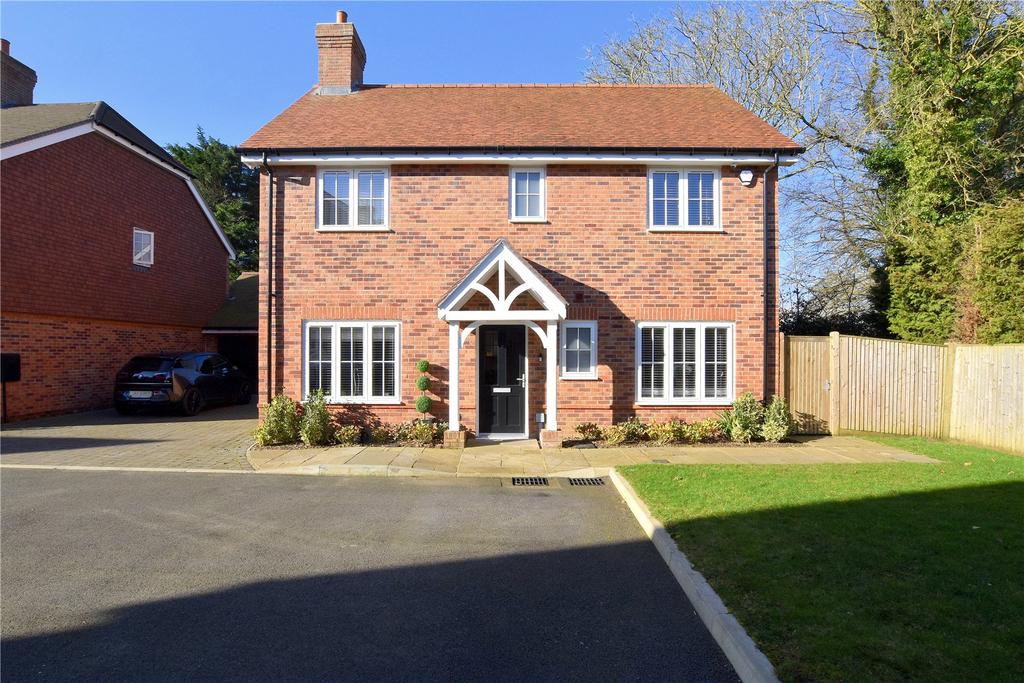 Walnut Tree Gardens, West Horsley, KT24 3 bed detached house - £995,000