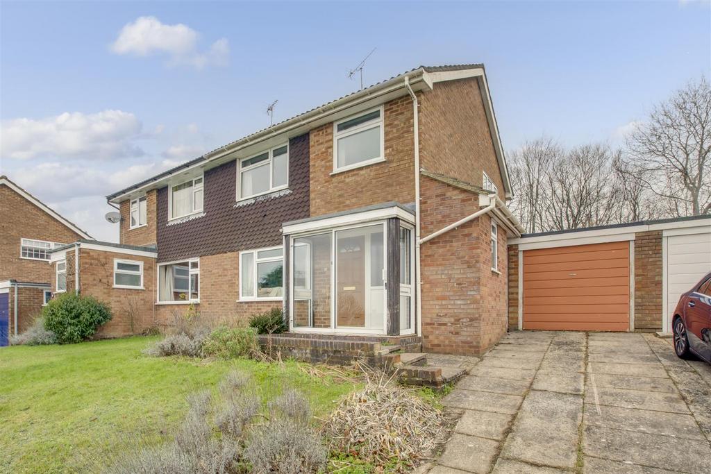 Grays Lane, High Wycombe HP13 3 bed semi-detached house for sale - £425,000