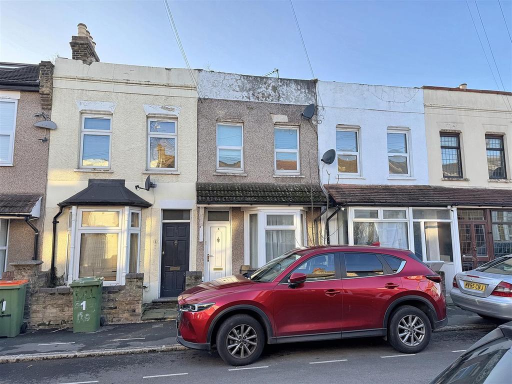 Gough Road, London 2 bed terraced house for sale - £440,000